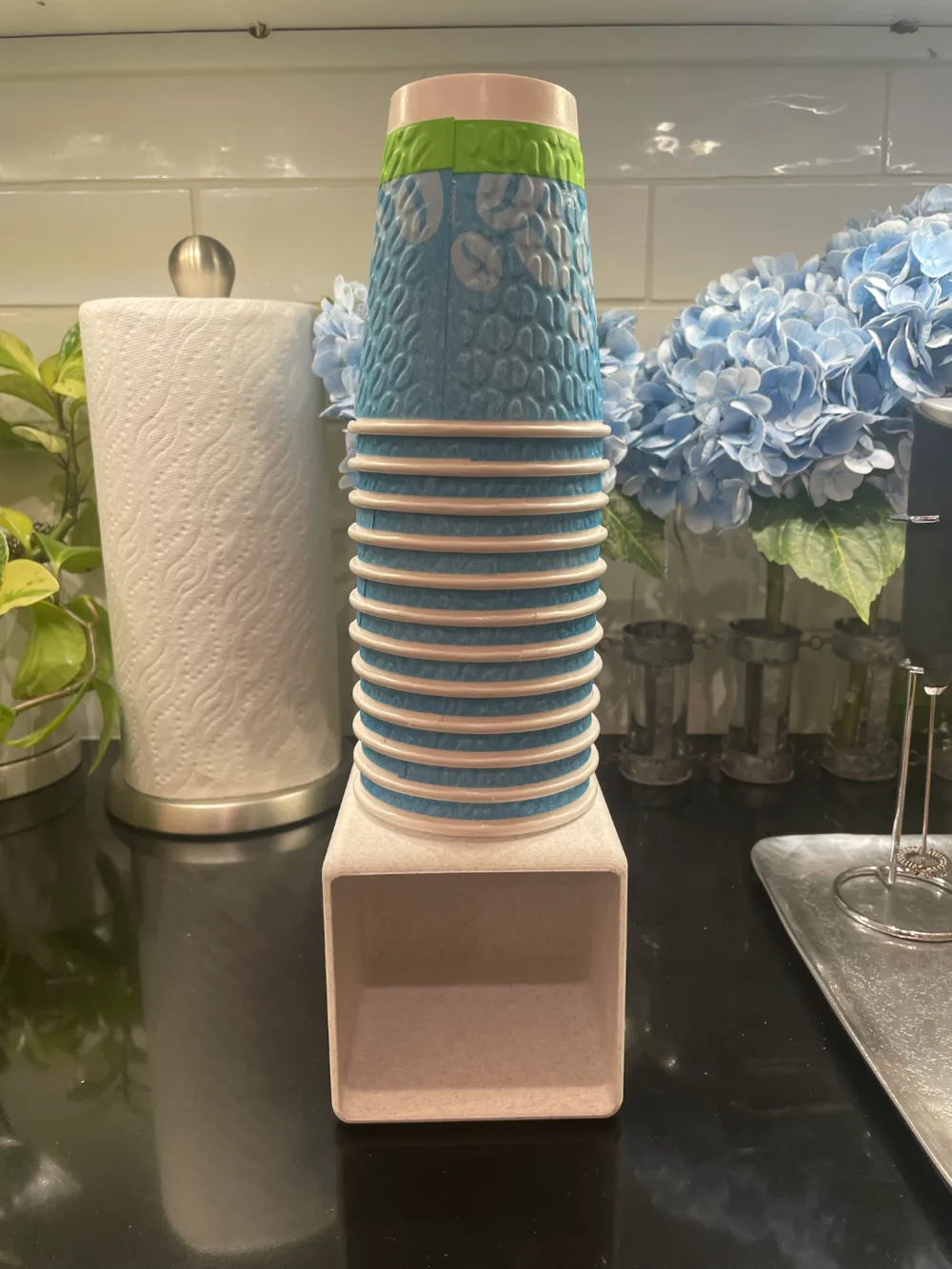 Sleek Disposable Cup and Lid Holder - Free 3D Print Model - MakerWorld