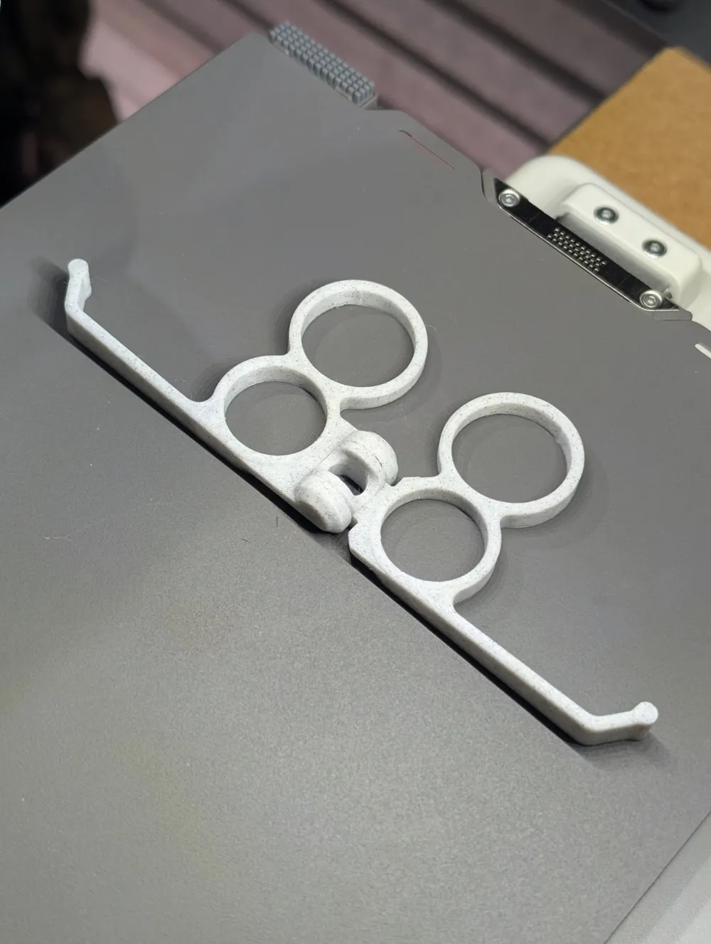 Lazy Smarphone 2 in 1 (Hand & Desk) Holder - Free 3D Print Model ...