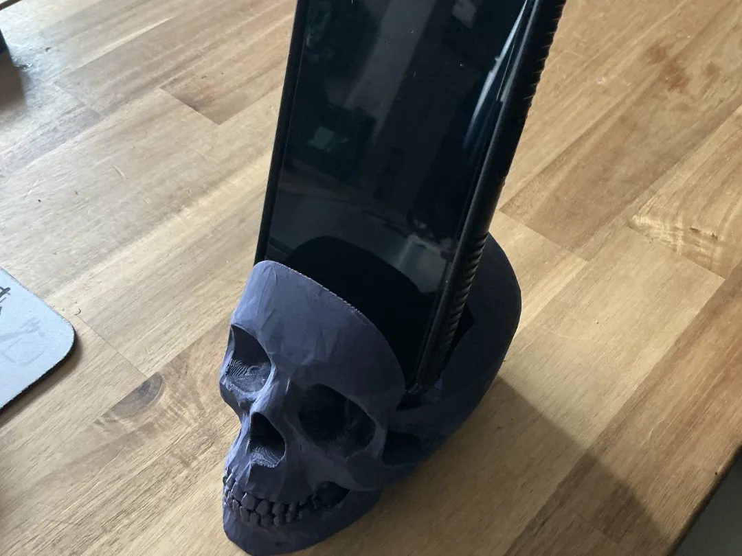 SKULL PHONE STAND - Free 3D Print Model - MakerWorld
