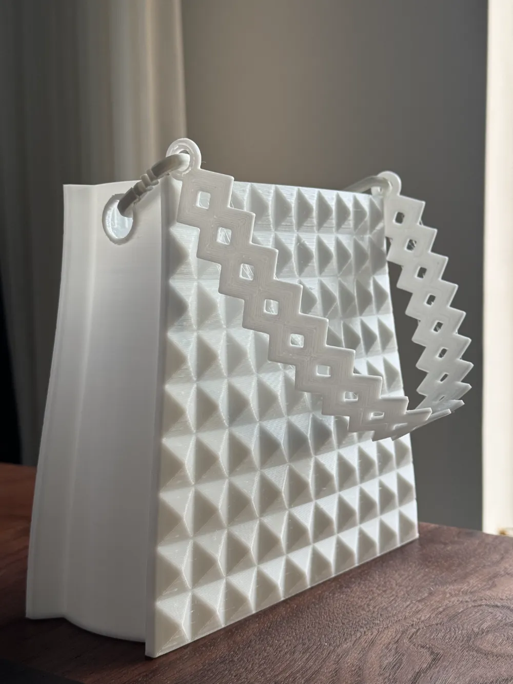 Borsetta a forma di piramide - Free 3D Print Model - MakerWorld