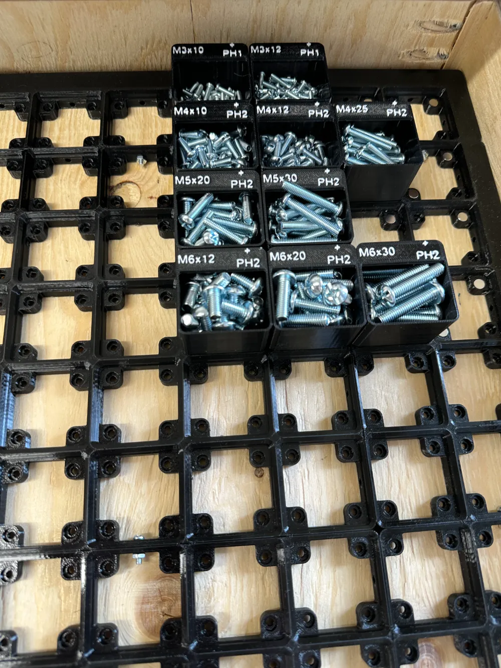 Gridfinity screwbox by RH Design MakerWorld: Download Free 3D Models