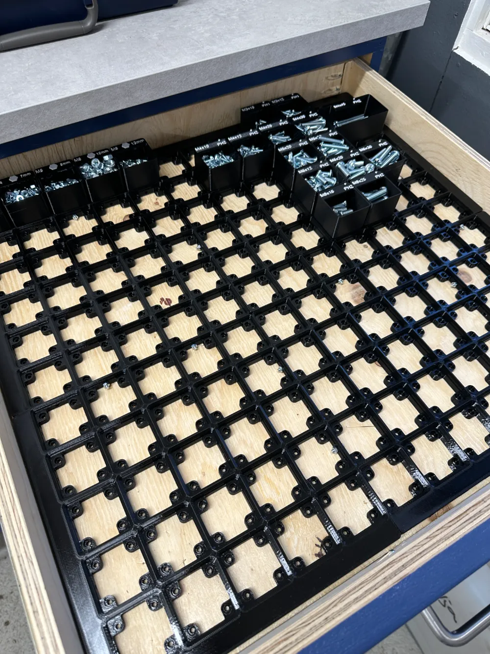 Gridfinity screwbox by RH Design - MakerWorld