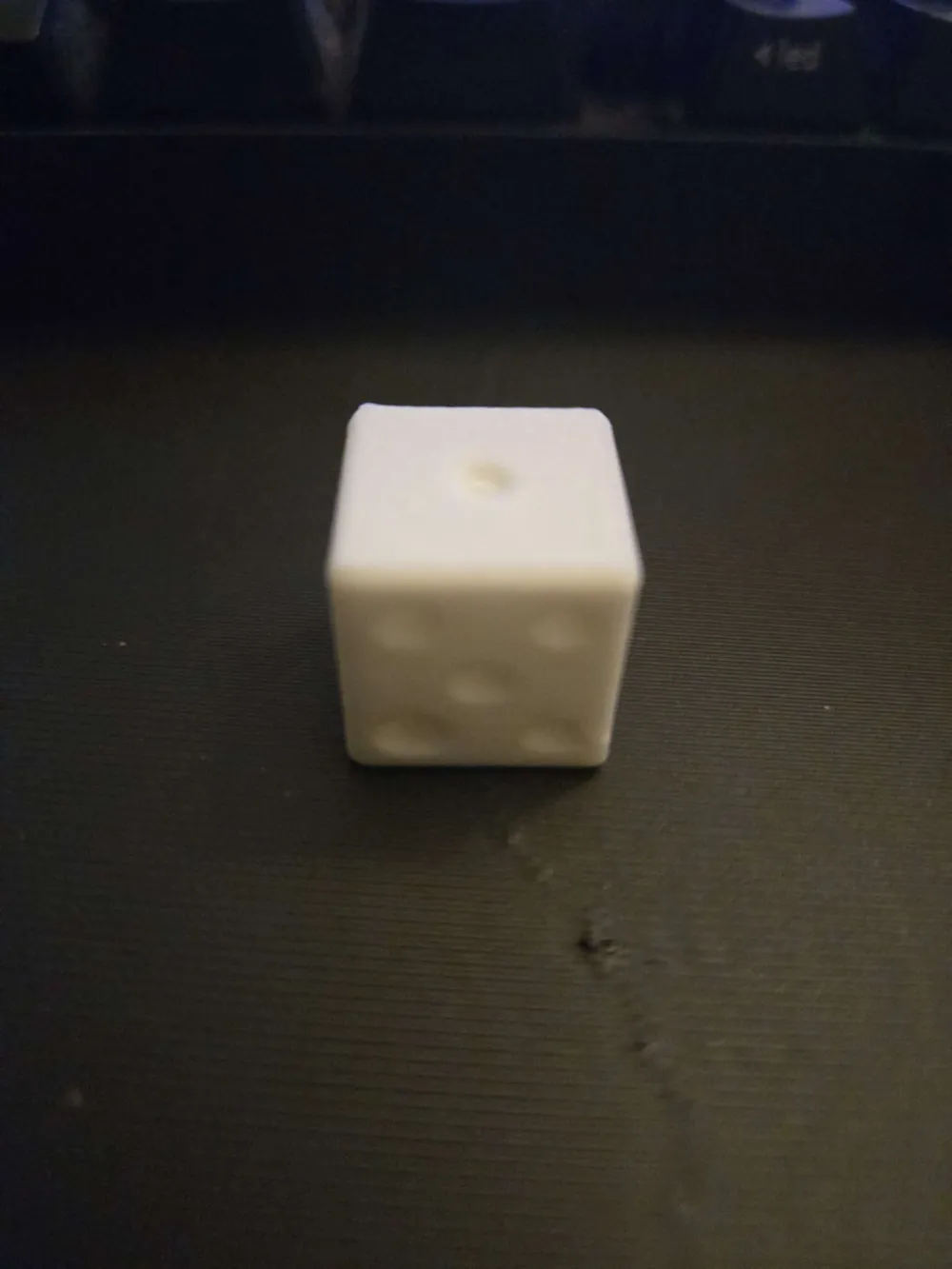 3Dプリント 丸いD6サイコロ（初心者向けTinkercadデザイン） - 無料3Dモデル -MakerWorld