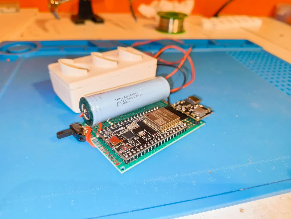 Traffic Light LED ESP32 Battery by Thoms_crd MakerWorld: Download Free ...