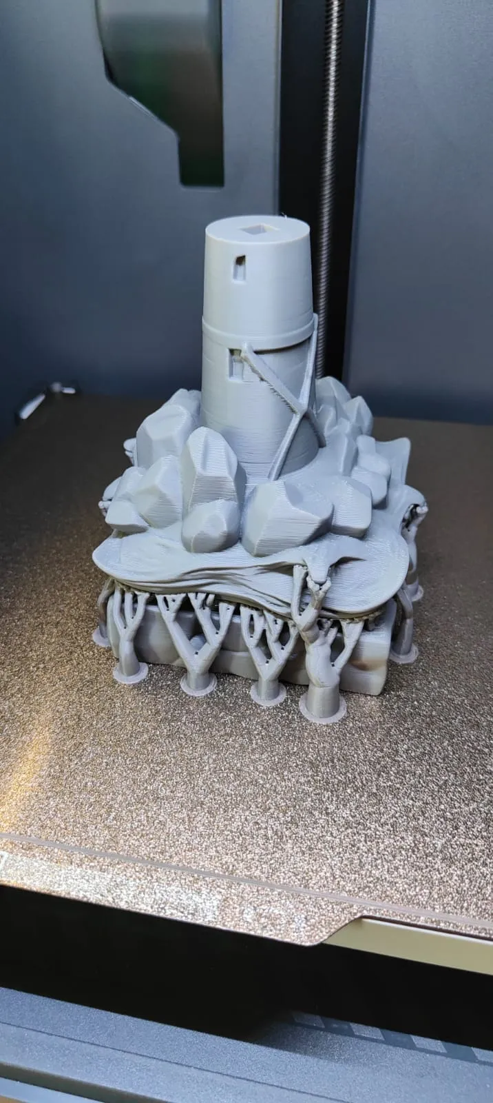 Small diorama of a lighthouse on rocks at sea by Frenk MakerWorld: Download Free 3D Models