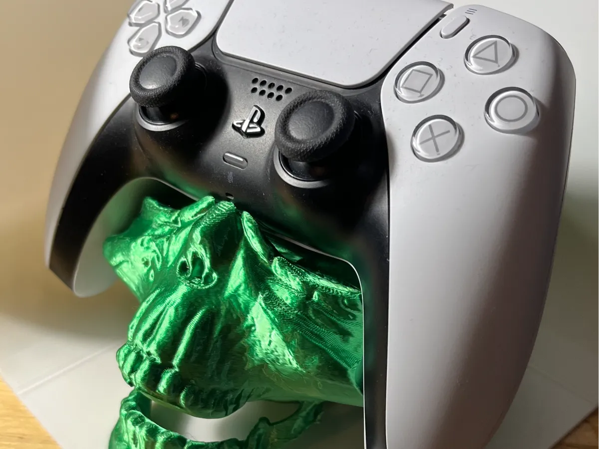 Alien Skull PS5 controller holder/stand - Free 3D Print Model - MakerWorld