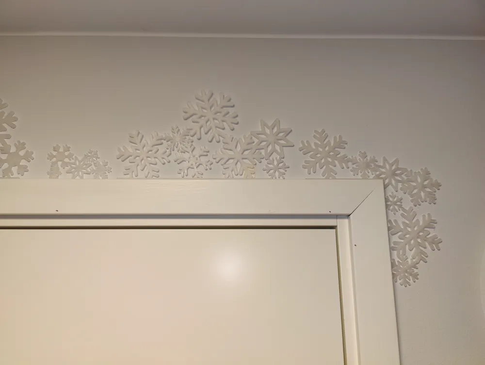 Door frame snowflakes by Dan - MakerWorld