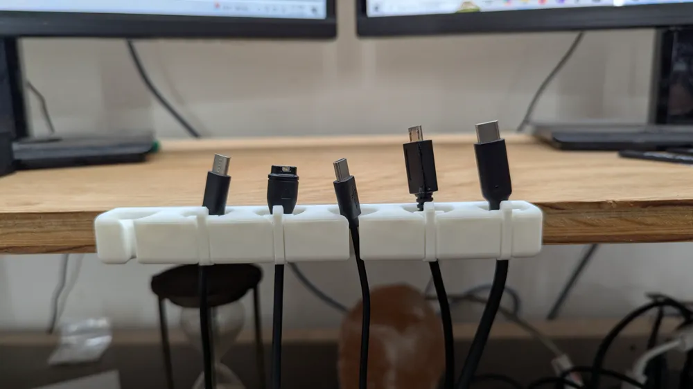 USB Cable oraganizer and Lock by npeshman - MakerWorld