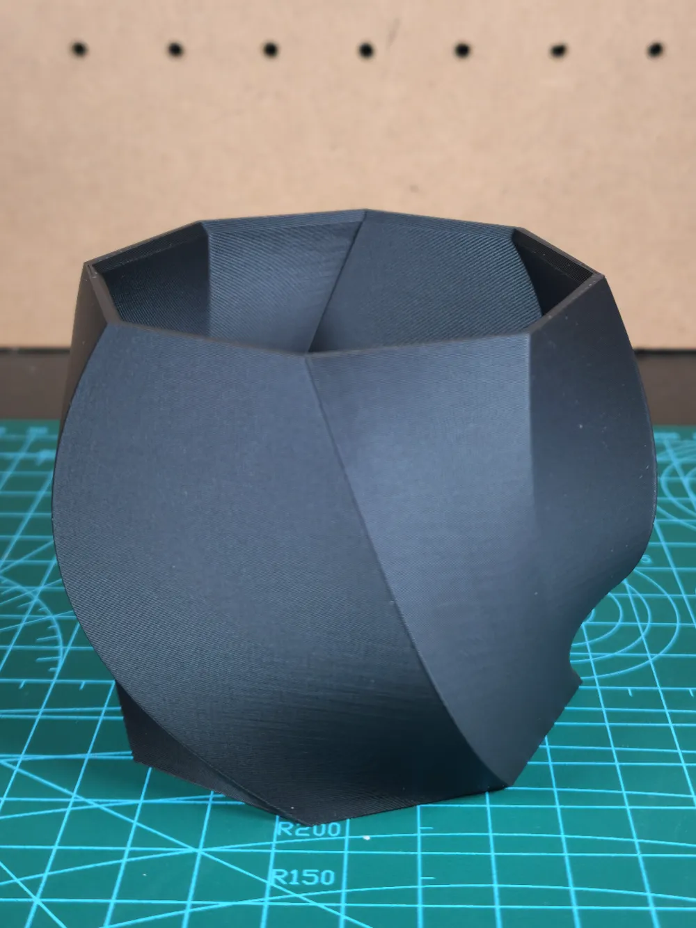 Polygon Plant Pot by LeeRoy Titanium - MakerWorld