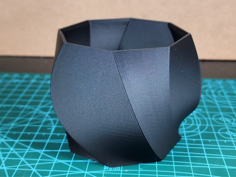Polygon Plant Pot by LeeRoy Titanium - MakerWorld