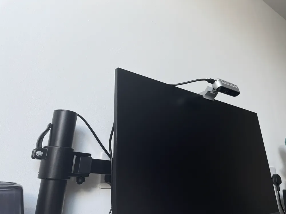 RealSense D435 / D435i Over-Monitor Top-Down Mount - Free 3D Print ...