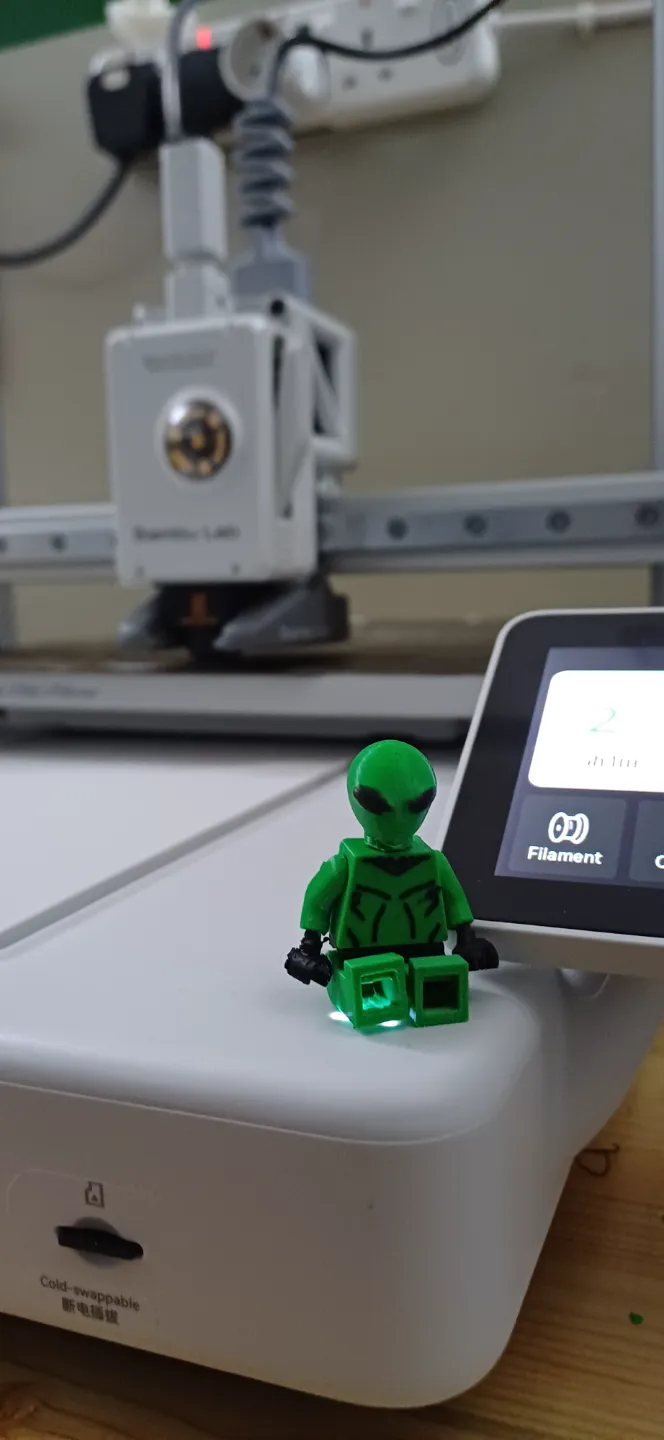 Brick Alien Minifigure (1/1 scale) by Typool - MakerWorld