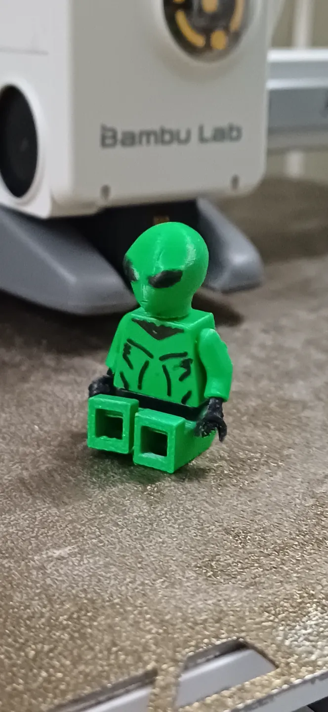 Brick Alien Minifigure (1/1 scale) by Typool - MakerWorld