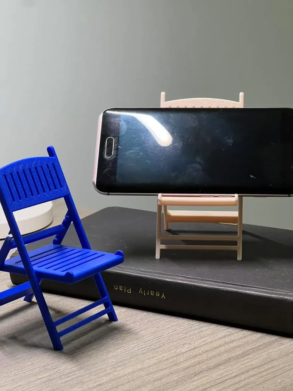 Folding Chair | Phone Stand - Free 3D Print Model - MakerWorld