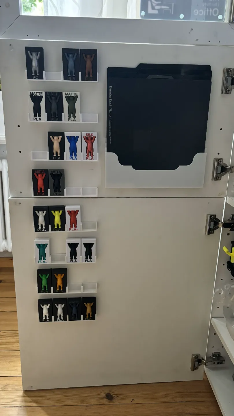 Berlin Buddy Bear filament sample and a depositor by hogo_makerspace - MakerWorld