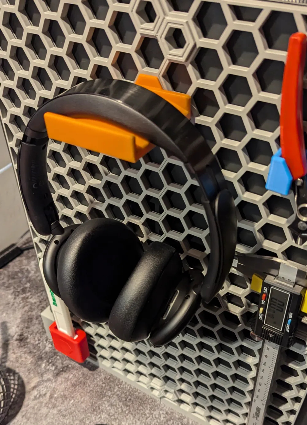 EZ-Lock Headphone Holder For HSW by Wile E. 3D MakerWorld: Download Free 3D Models
