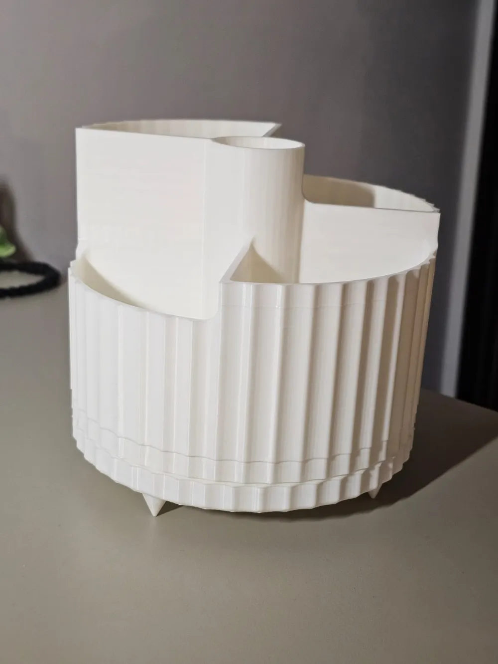 Makeup organizer (Rotating) - Free 3D Print Model - MakerWorld