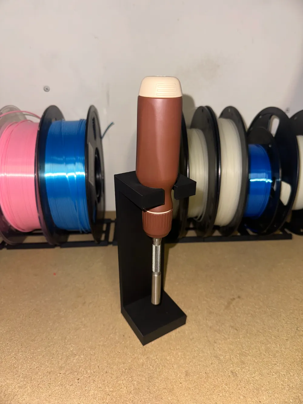 LTT Screwdriver Stand by shawvibes MakerWorld: Download Free 3D Models