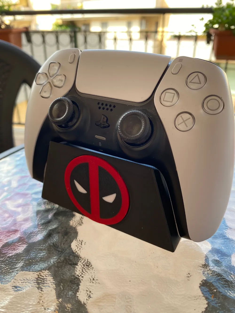 Controller stand Deadpool by Skiok97 - MakerWorld