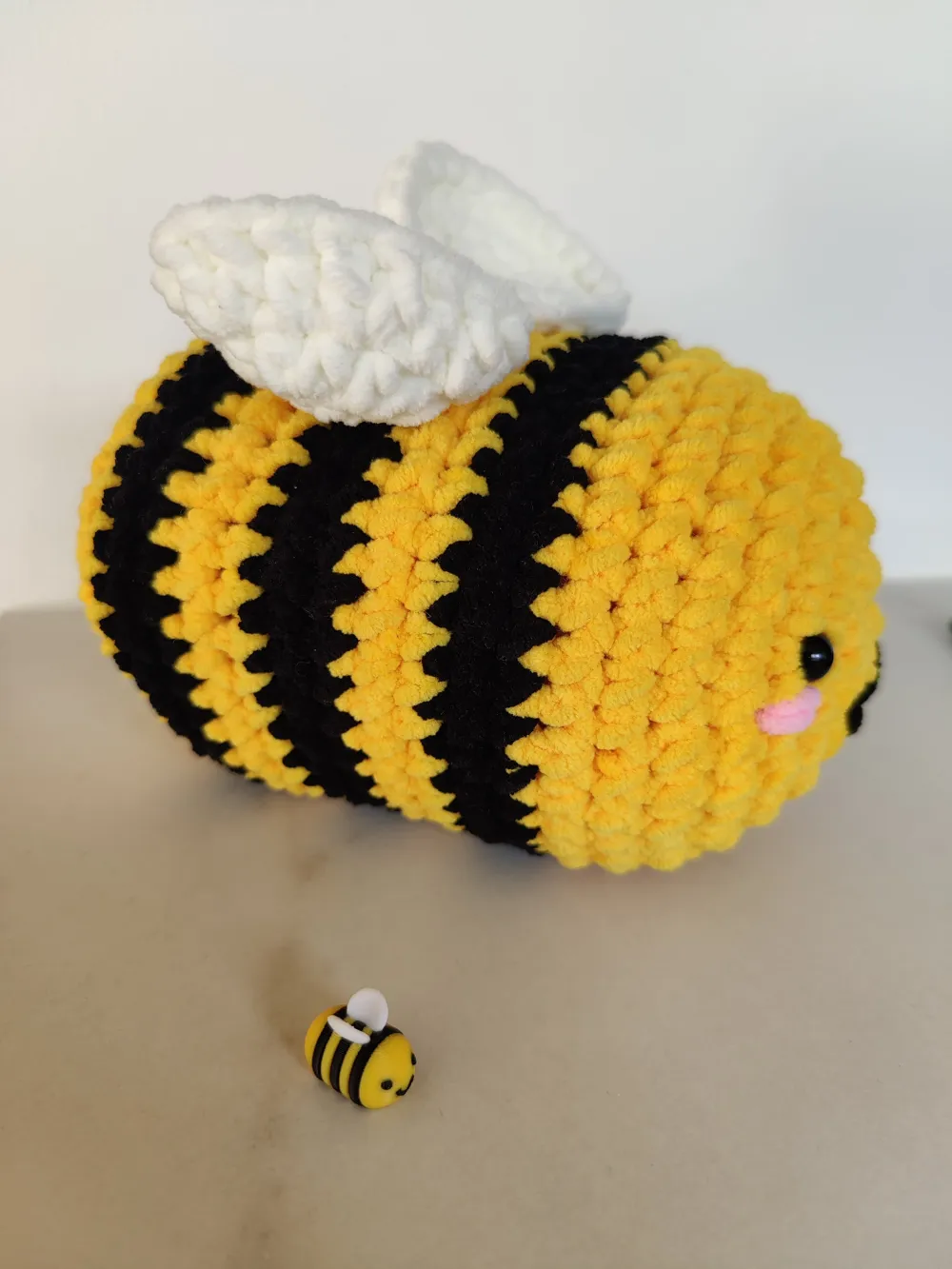 Cute Mini Bee (Bee Box compatible) - Free 3D Print Model - MakerWorld