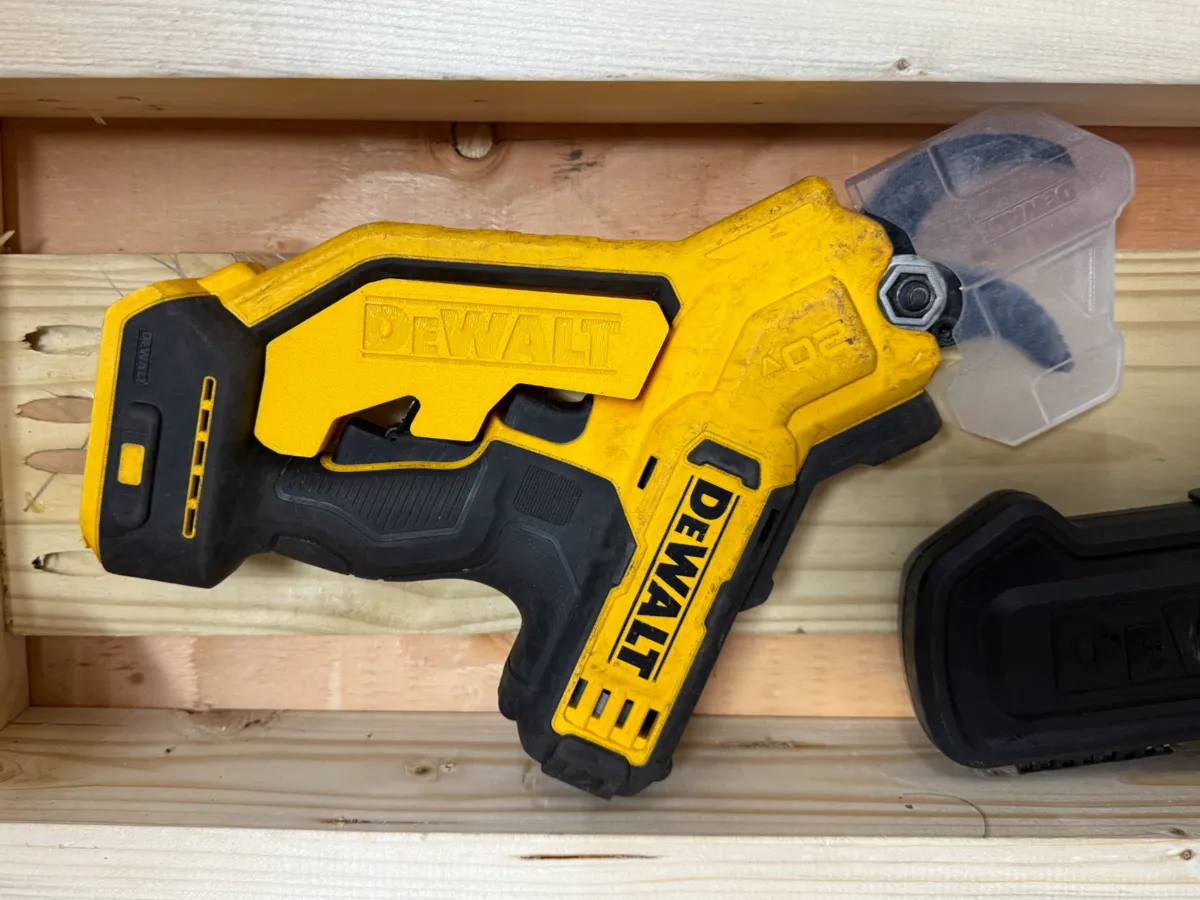 Dewalt 20v Cordless Pruner Mount DCPR320B - Free 3D Print Model ...
