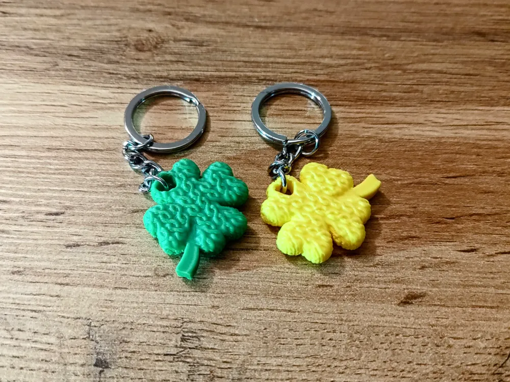 Knitted four-leaf clover keychain by DrejkCZ - MakerWorld