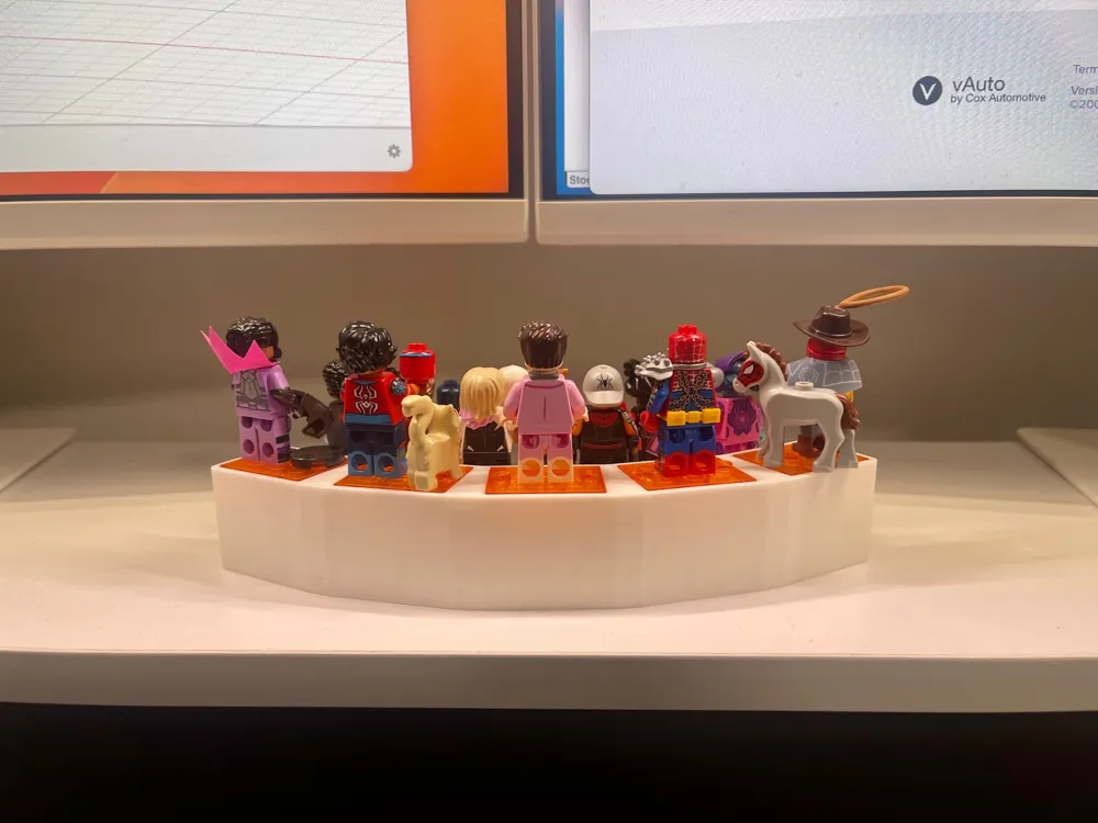 BRICK MINIFIG / MINIFIGURE DISPLAY STAND - Free 3D Print Model - MakerWorld
