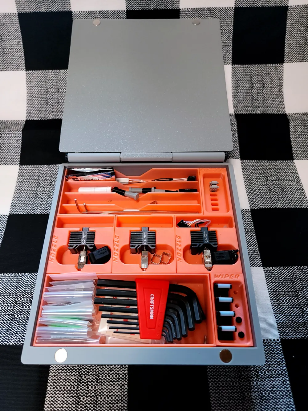 Basic *Bambu* Box w/ benchy knob by D.Newman - MakerWorld