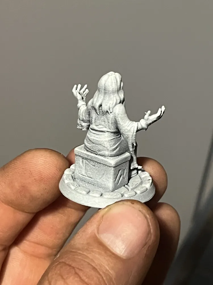 Dungeons & Dragons miniature devotee by lagalerylab MakerWorld ...