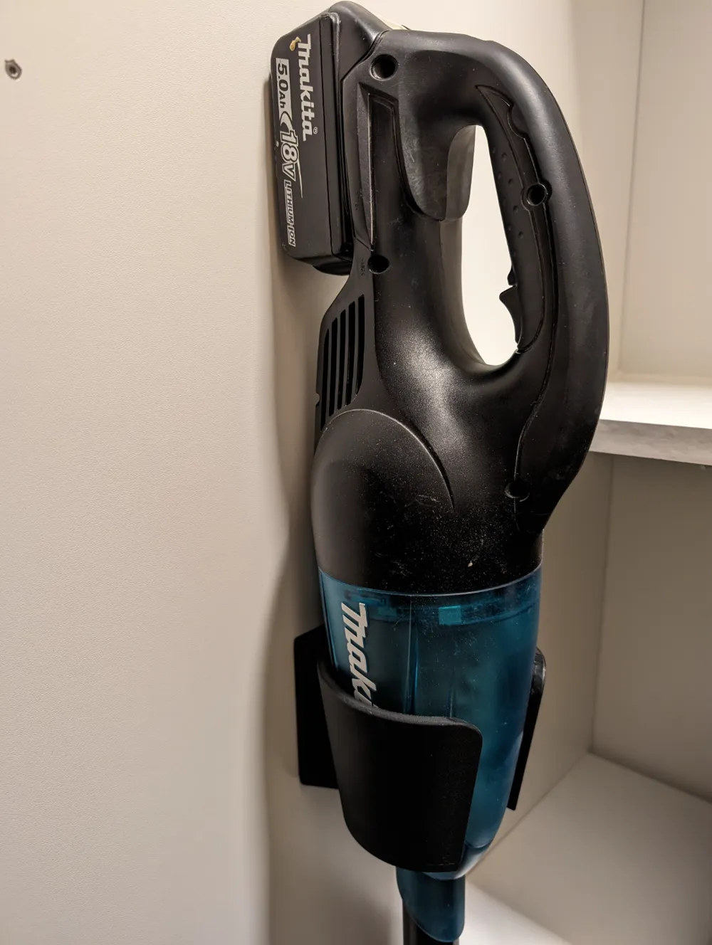 Makita vacuum cleaner wall mount by winan - MakerWorld