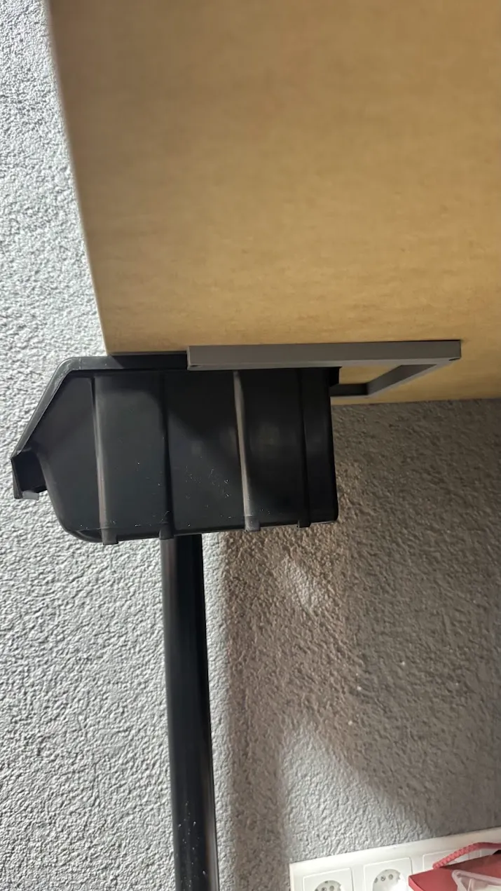 Conteiner sliding bracket by pankucins26 - MakerWorld