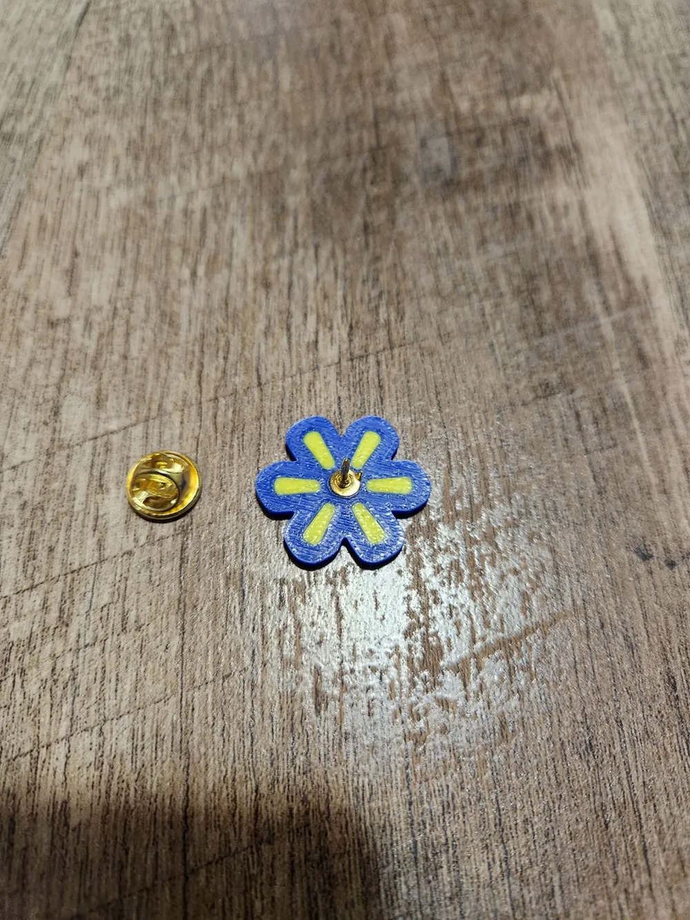 Walmart logo pin by Bromigo77 - MakerWorld