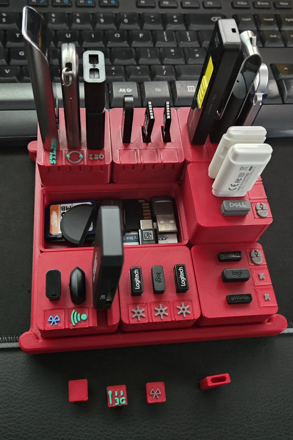 Gridfinity USB Storage with device tags by faraway3dprinting MakerWorld ...