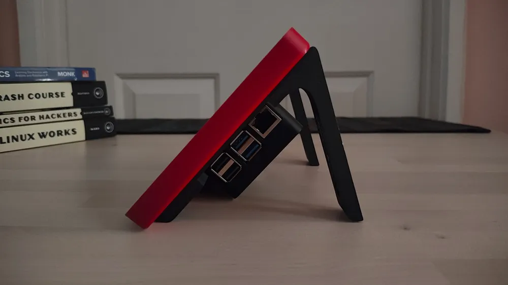 Raspberry Pi 7英寸触摸显示屏桌面外壳 2 来自 CreationThroughChaos MakerWorld：免费下载 3D 模型