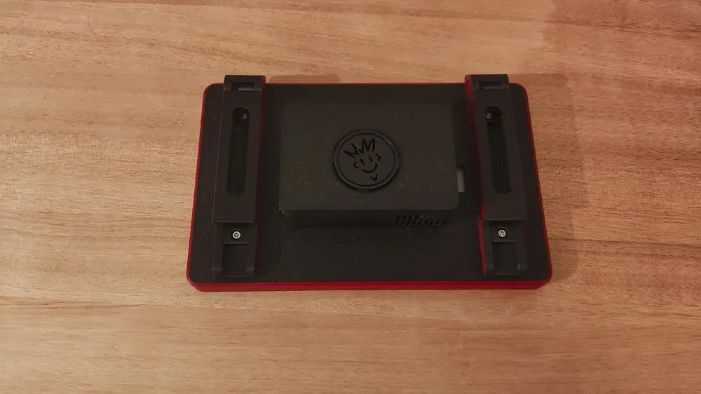 Desktop Case for Raspberry Pi 7" Touch Display 2 by CreationThroughChaos MakerWorld: Download ...