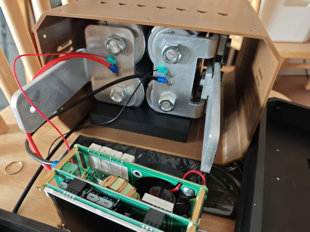 Universal 4-Capacitor Spot Welder Enclosure by 尽欢 MakerWorld: Download ...