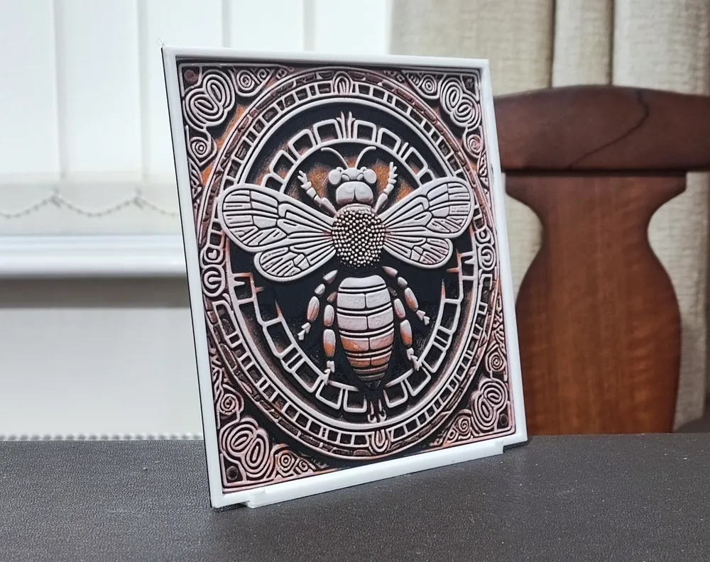 Carved Bee - HueForge 3 Color by BoDad MakerWorld: Download Free 3D Models