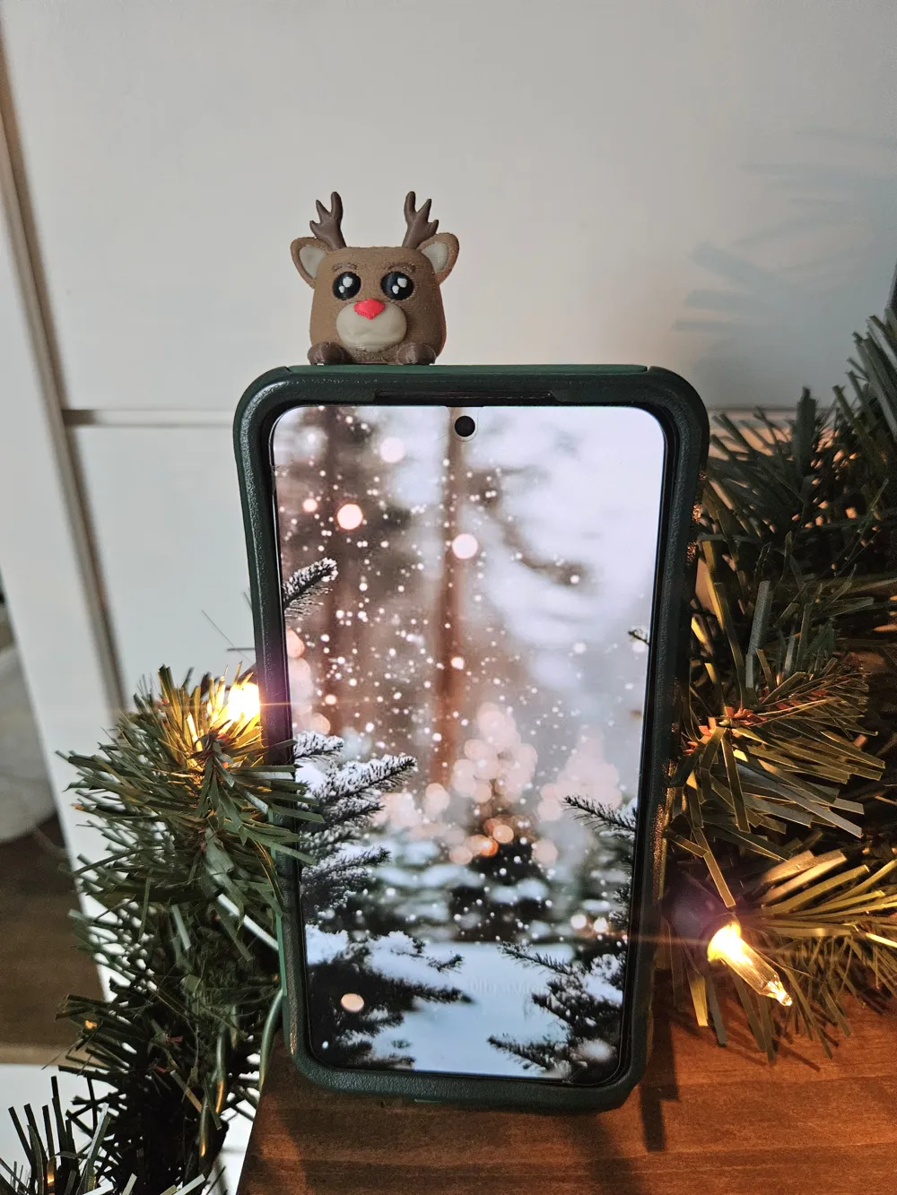 Rudolph Reindeer Peak-a-Boo Phone buddy - Free 3D Print Model - MakerWorld