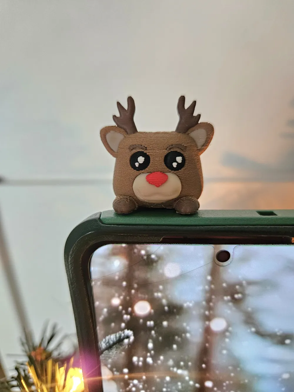 Rudolph Reindeer Peak-a-Boo Phone buddy - Free 3D Print Model - MakerWorld