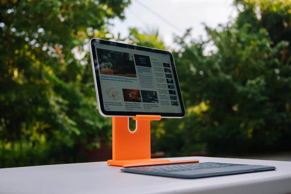 iPad Stand (Studio Display style) by Mate MakerWorld: Download Free 3D ...