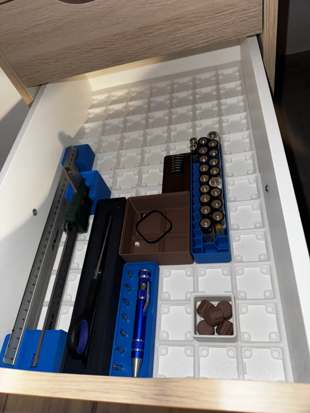 IKEA Alex light gridfinity drawer base w. magnets by slajob - MakerWorld