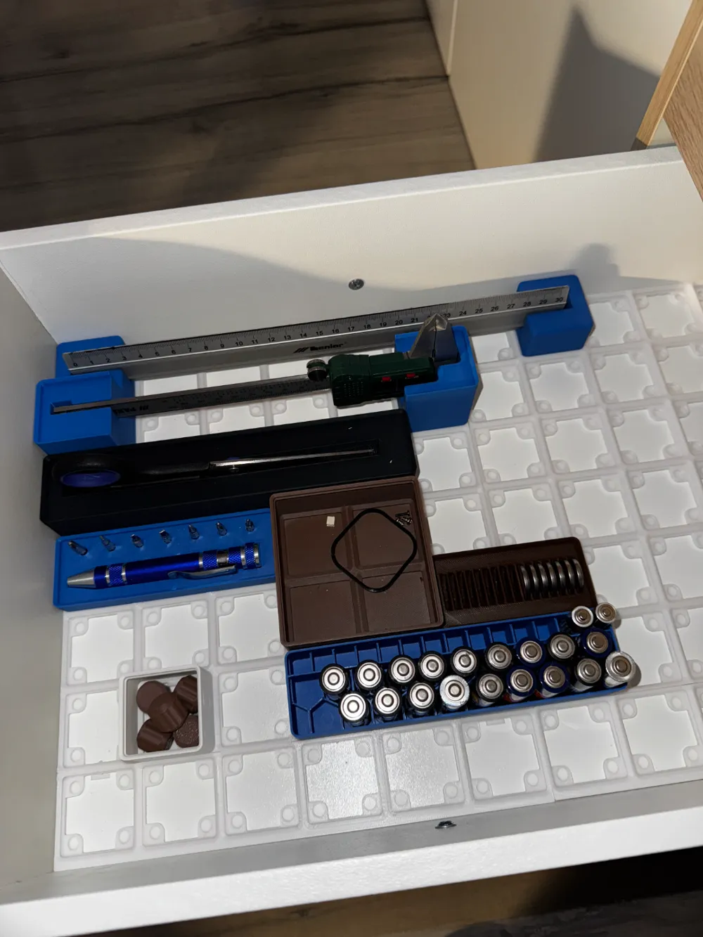 IKEA Alex light gridfinity drawer base w. magnets by slajob - MakerWorld