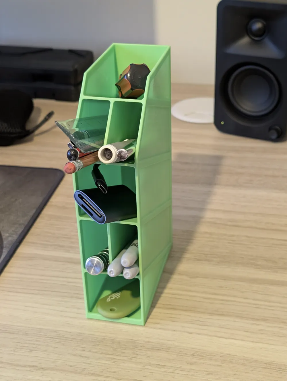 Simple Slim Desk Tidy by PLAUK MakerWorld: Download Free 3D Models