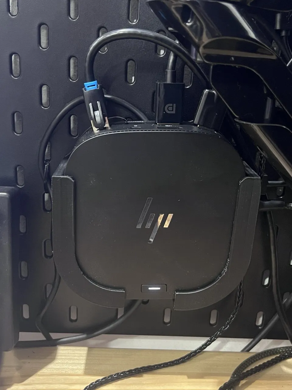 Montaje Skadis para dock HP G5 Remezclado por Artem MakerWorld ...