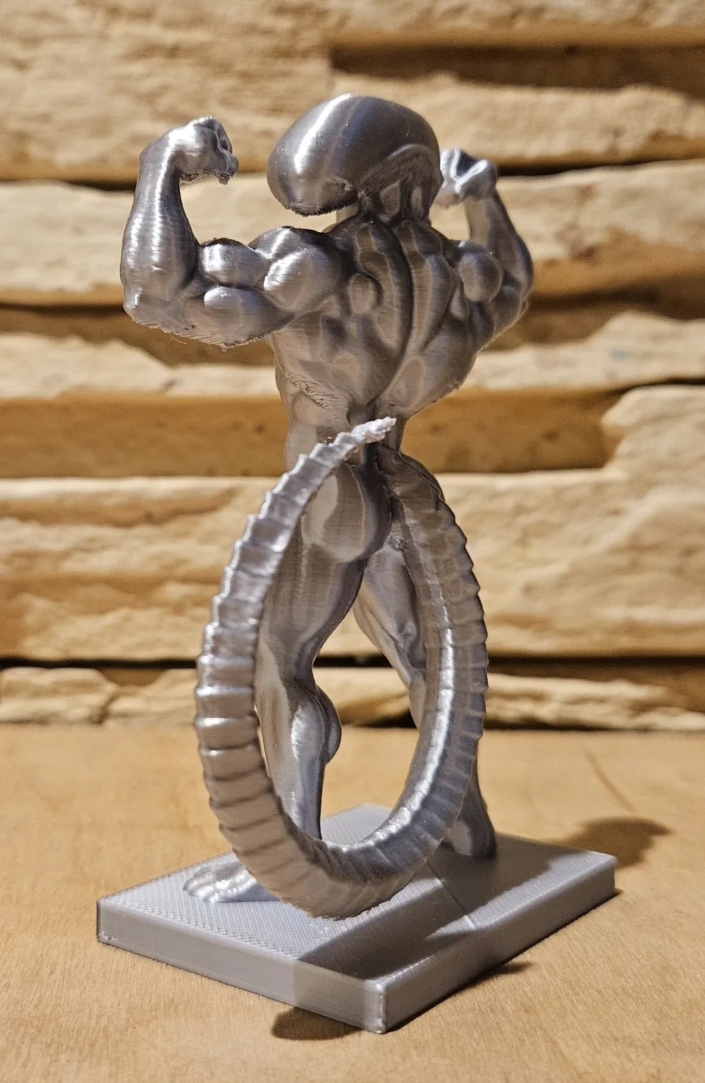 Bodybuilder Alien Xenomorph - Free 3D Print Model - MakerWorld