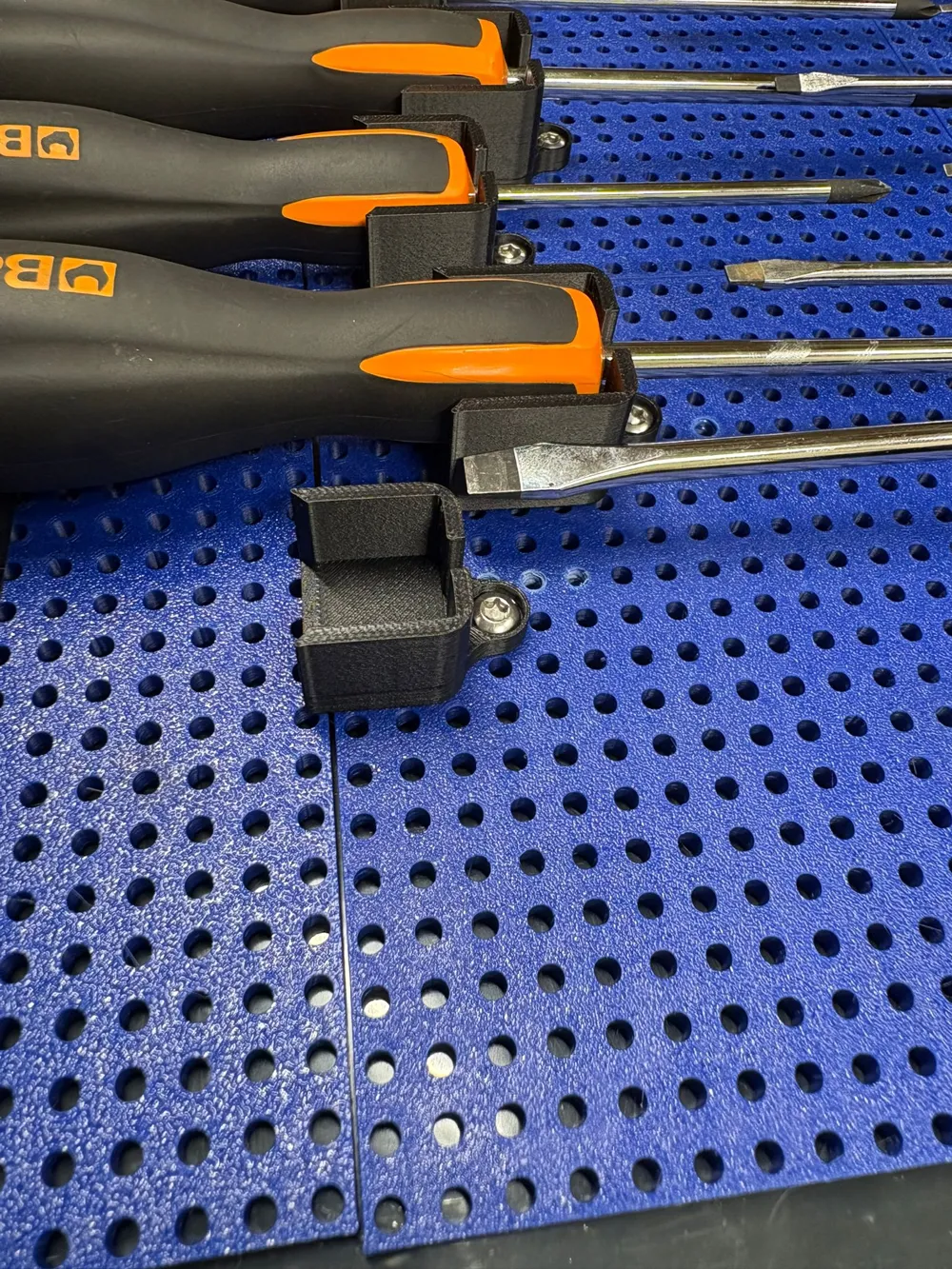 TOOLGRID Screwdrivers Holder - Free 3D Print Model - MakerWorld