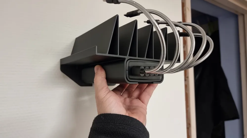 5 x mobile phone charging rack by Thomas Linnet - MakerWorld