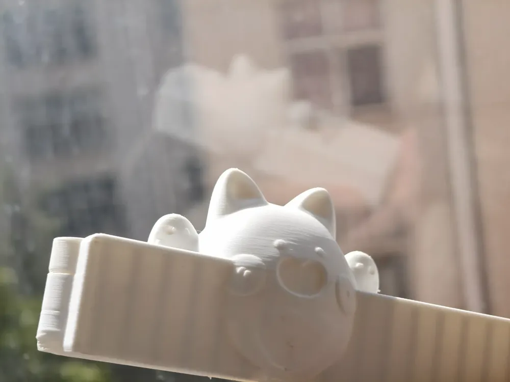 Un pupazzo di neve a forma di gattino, stampi per la neve, il primo è ...