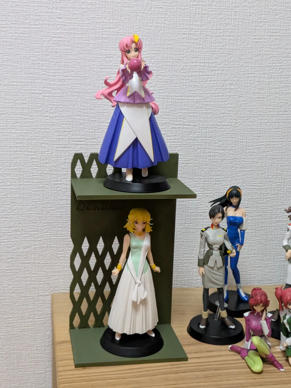 Gunpla Stand/Display for 2 Models by JapanFusion MakerWorld: Download ...