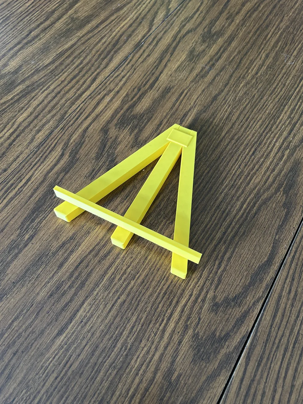 Mini Painting Easel - Print In Place! by Quintin MakerWorld: Download ...